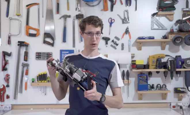Un YouTubeur a fabriqué le grappin de Batman en un an